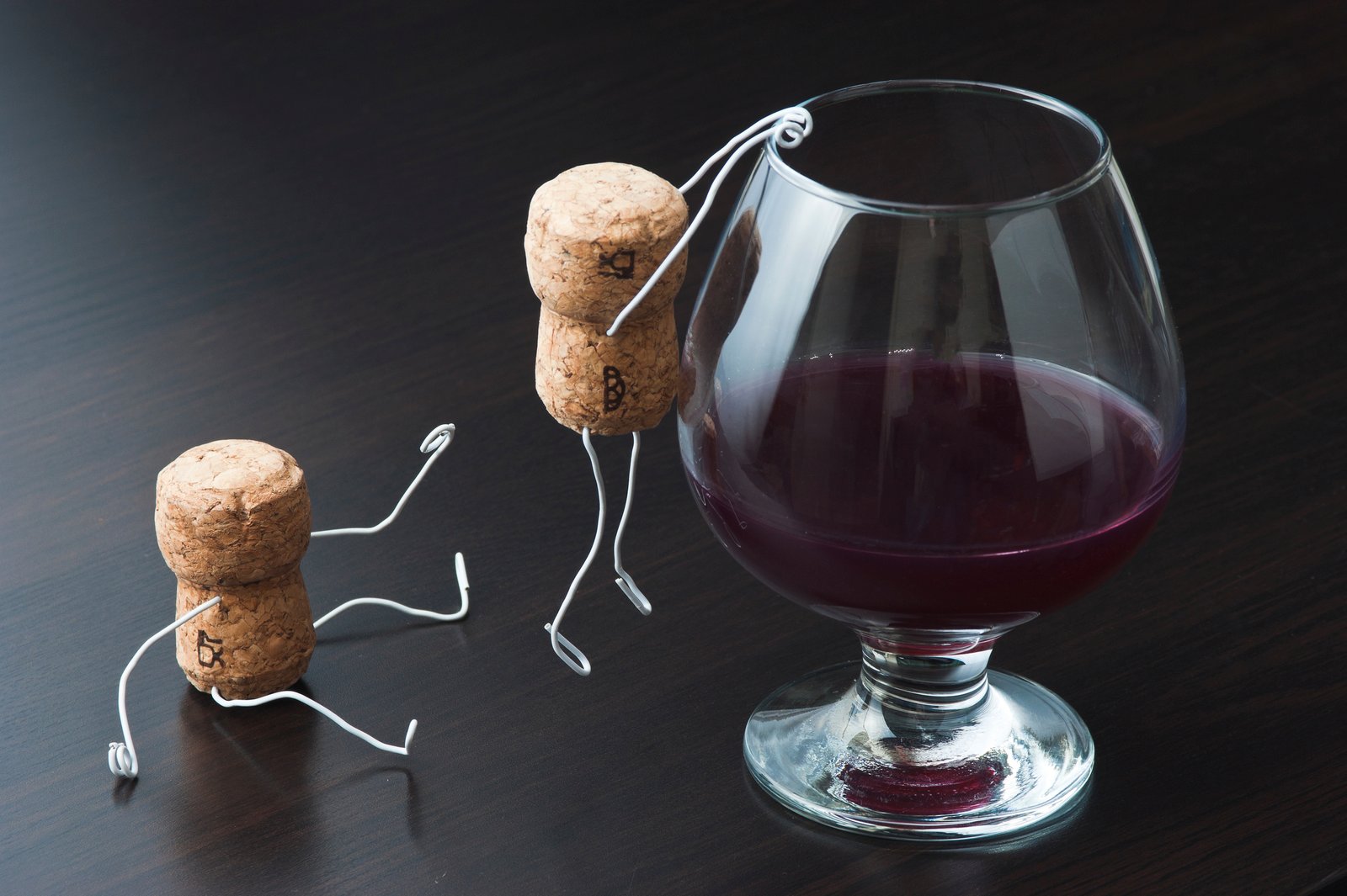 The Different Bartender Personalities - Inattentive, Flirty, Funny