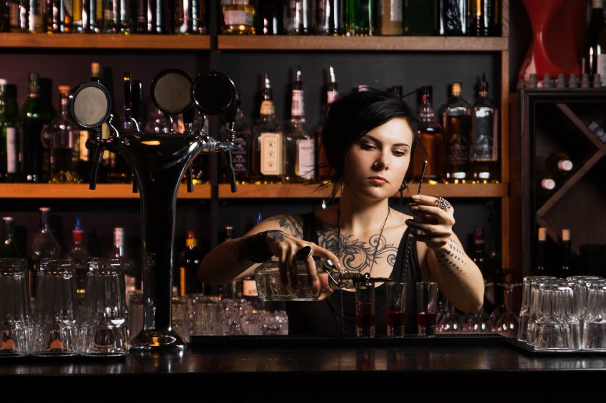 5 Easy Ways to Become a Bartender